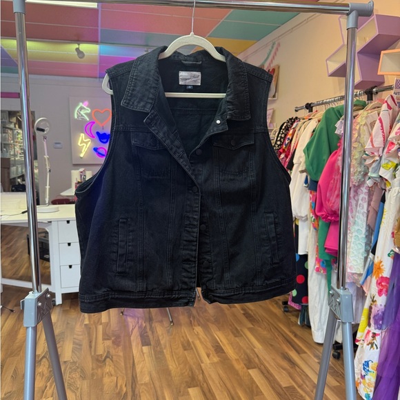 Universal Thread | Jackets & Coats | Universal Thread Black Vest ...